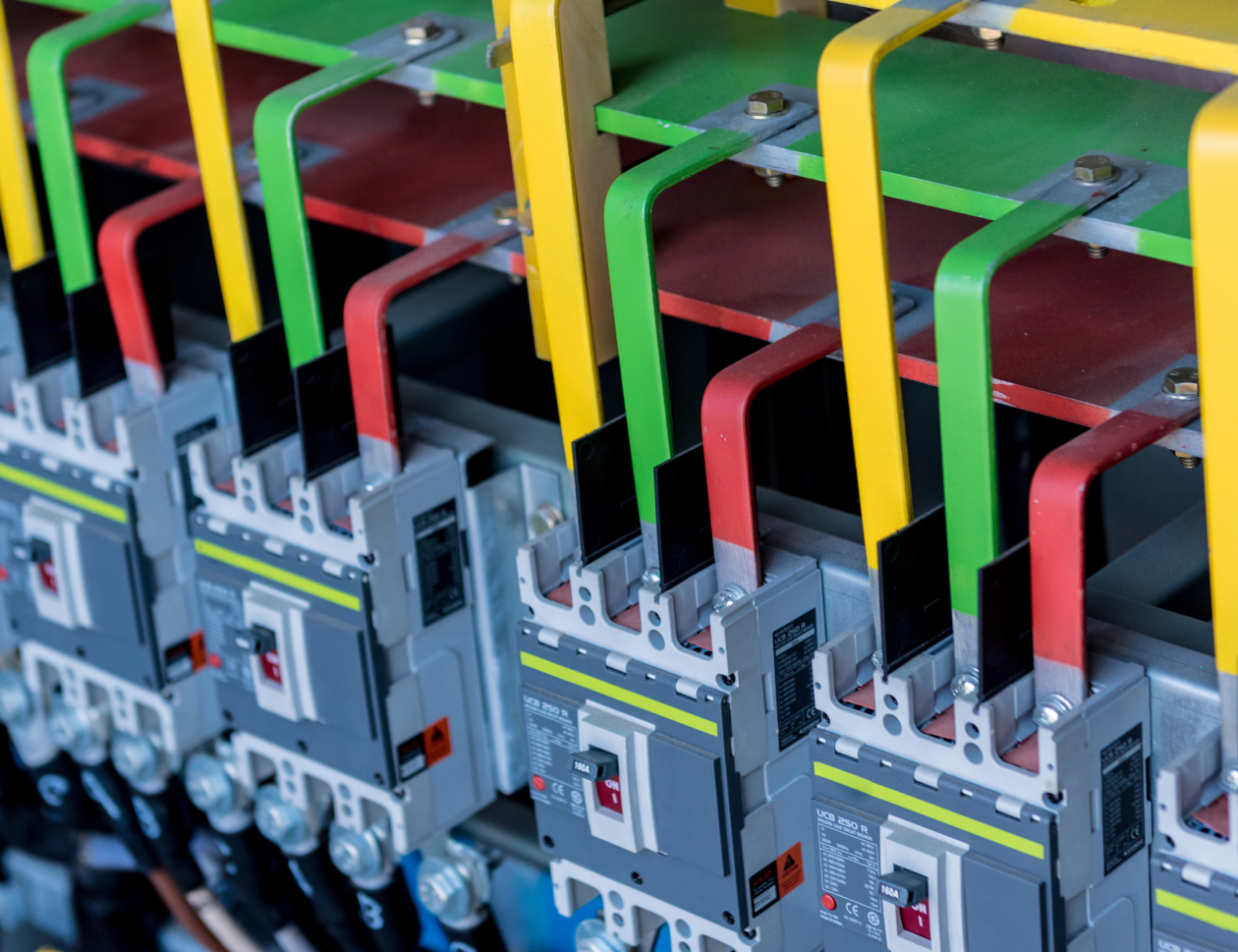 What is Feeder Pillar? Components, Types & Advantages – ECSKSA